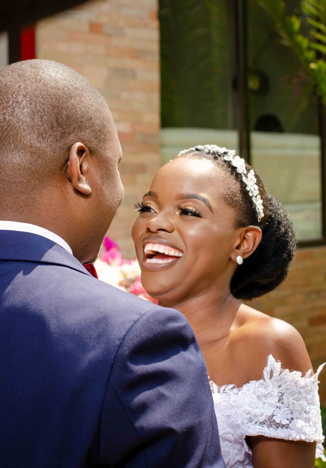 Afro Wedding Hairstyles For Black Brides & Colourful People